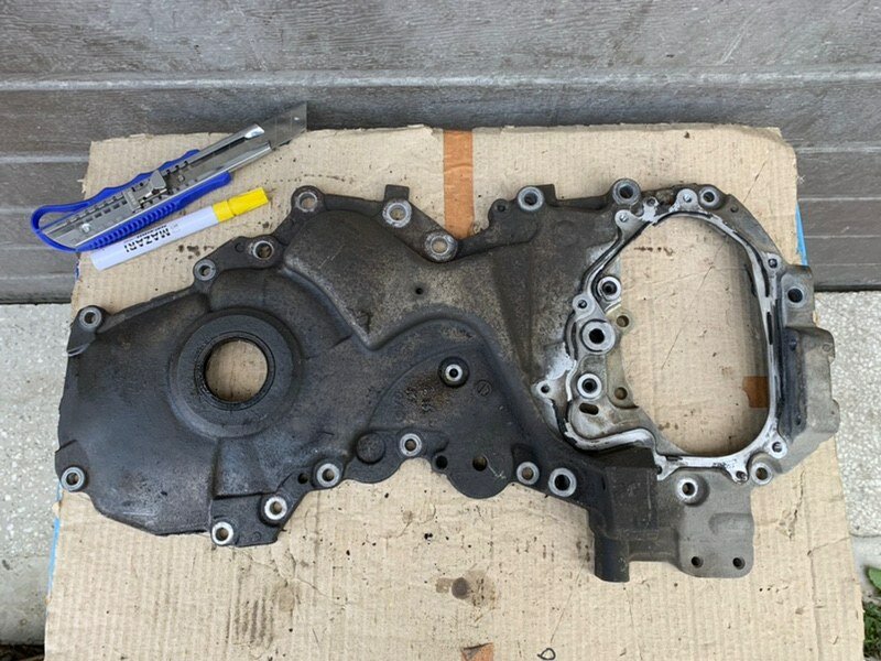 Крышка двигателя передняя Nissan Serena MR20DD