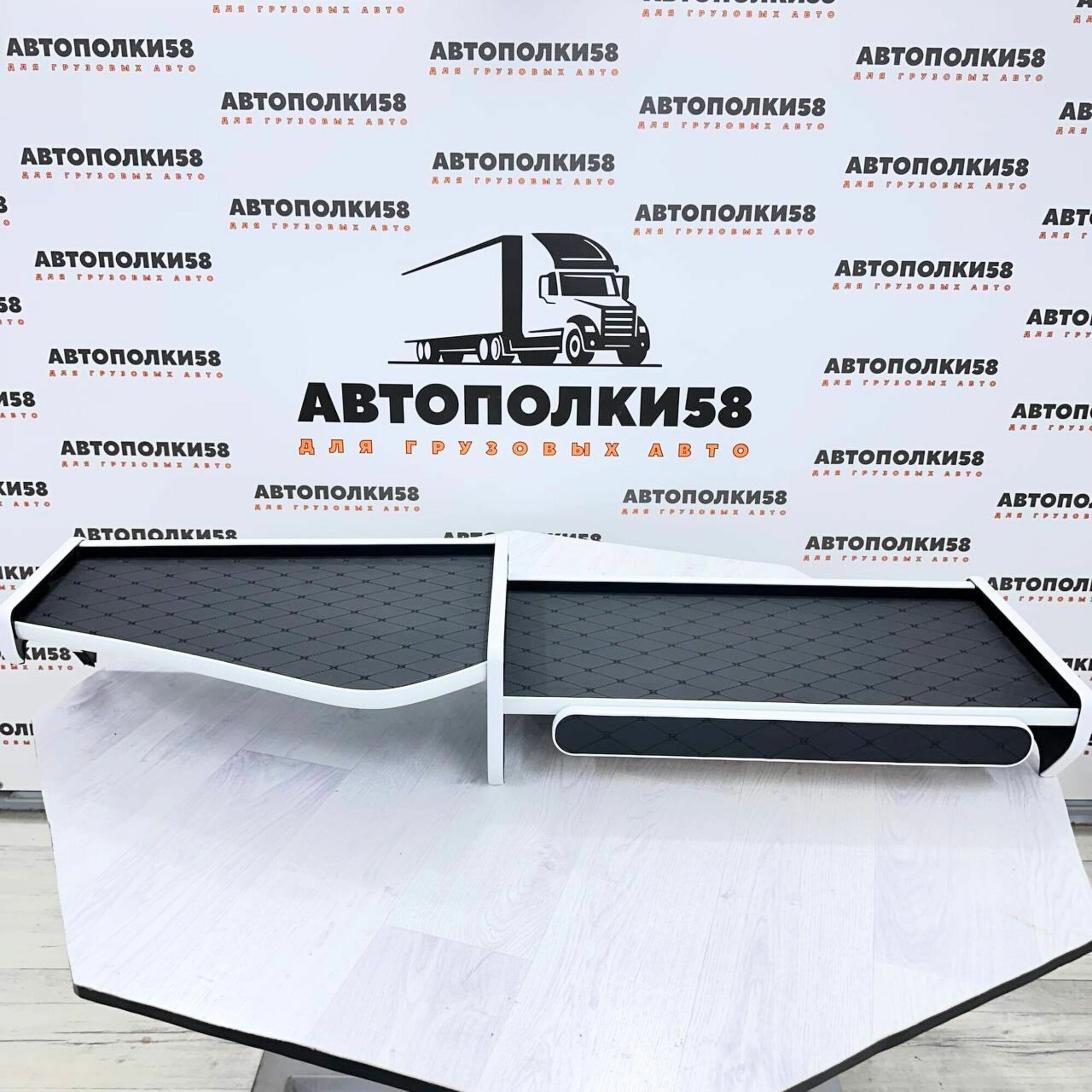 Стол полка на торпеду грузового автомобиля SCANIA 6 серия Х2 экокожа Черная с белым кантом