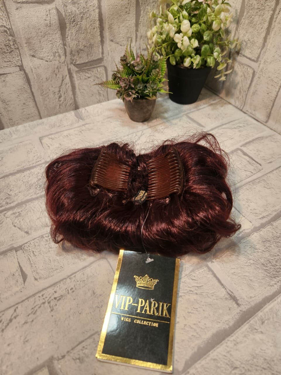 Шиньон на гребешке женская Vip-Parik "Баклажан", термостойкий, волнистые волосы