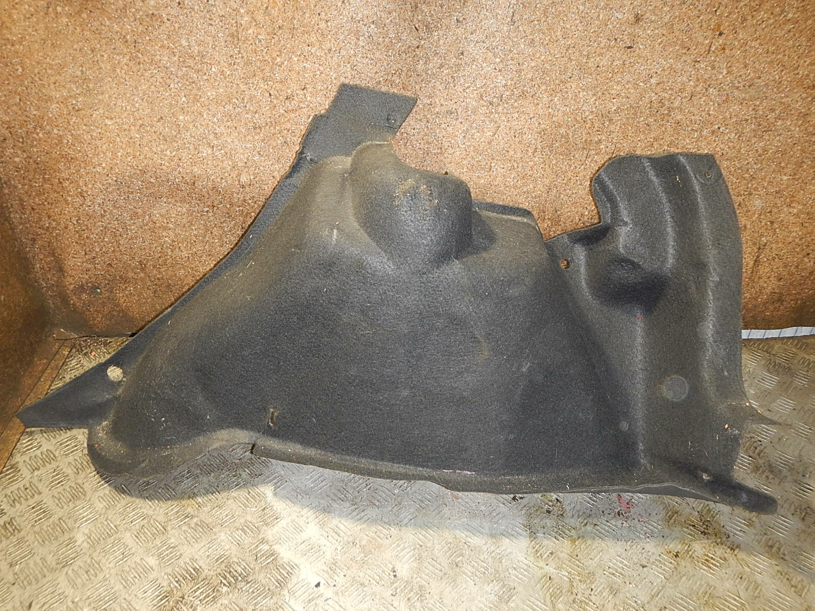 Б/У Обшивка багажника, ВАЗ (VAZ)-LADA KALINA (калина) LADA KALINA (Калина) хетч, правая Грязная, деформация. 589003 LADA ...