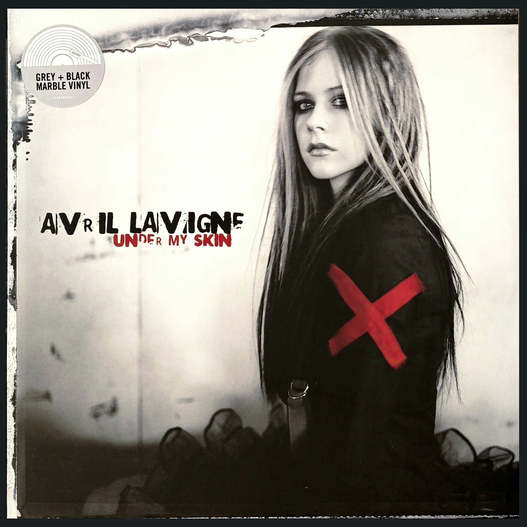 Виниловая пластинка Avril Lavigne - Under My Skin (LP, 2024, Sony Music) grey + black marble vinyl