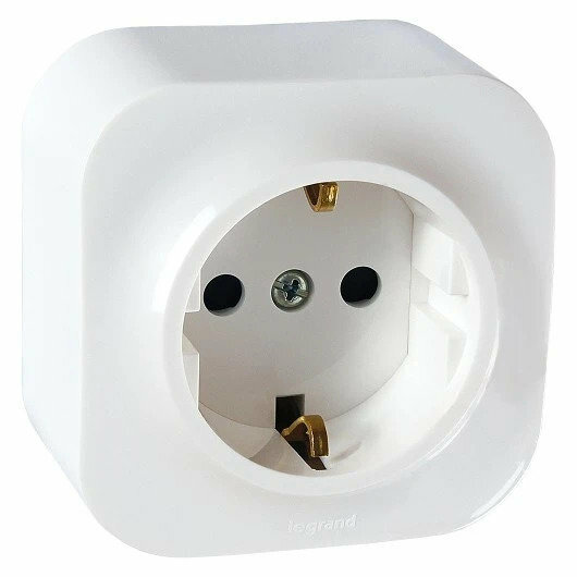 Розетка Legrand Quteo одноместная с заземлением белая