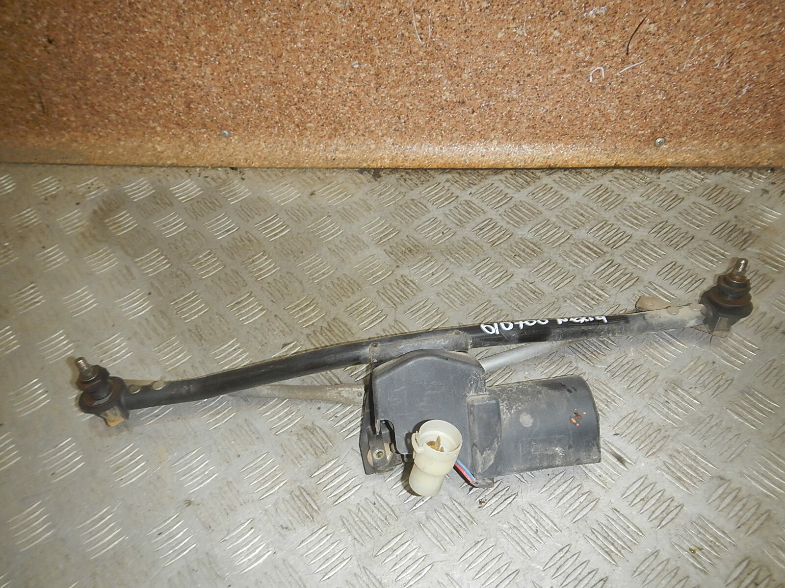 Б/У Трапеция стеклоочистителей, Daewoo (Дэу)-NEXIA (07-16) DAEWOO NEXIA (07-16) с моторчиком Без видимых повреждений. 610...