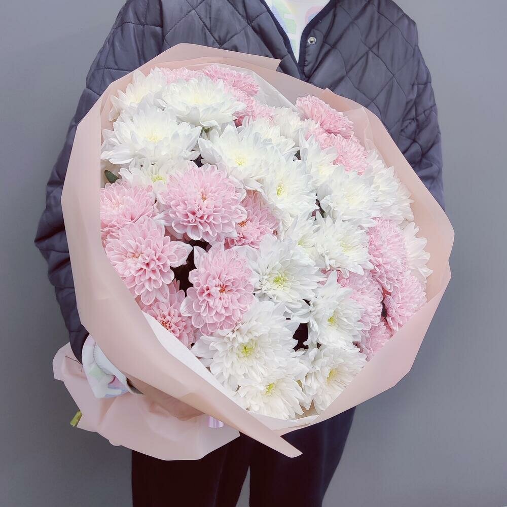 Монобукет Цветочный ЛЕС Сливочный мусс из хризантем, 50 см, белый/розовый