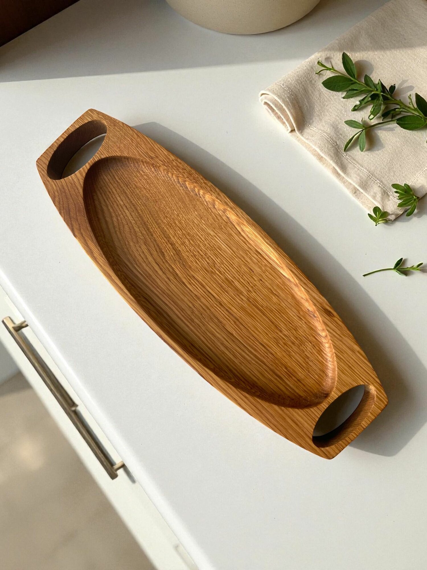Сервировочная овальная доска из дерева