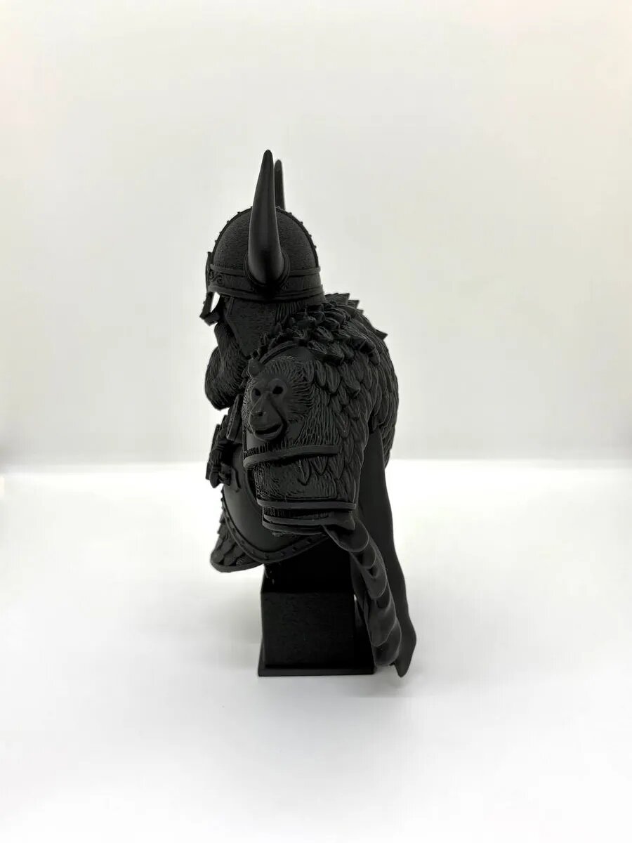 Статуэтка "Викинг с медведем", пластик, 3D печать, чёрный, 18 см — фото 1