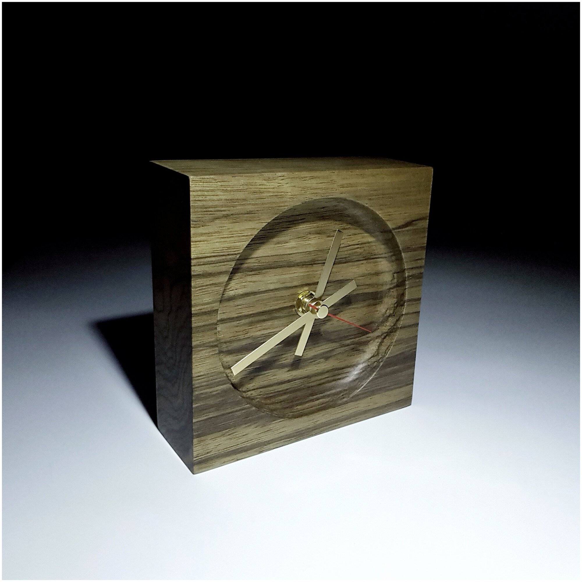 Дизайнерские настольные часы