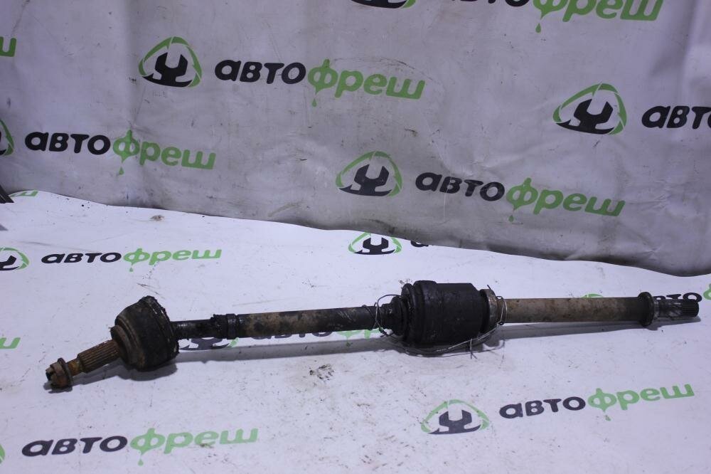 Полуось передняя правая RENAULT Scenic 2003 2009 8200790517