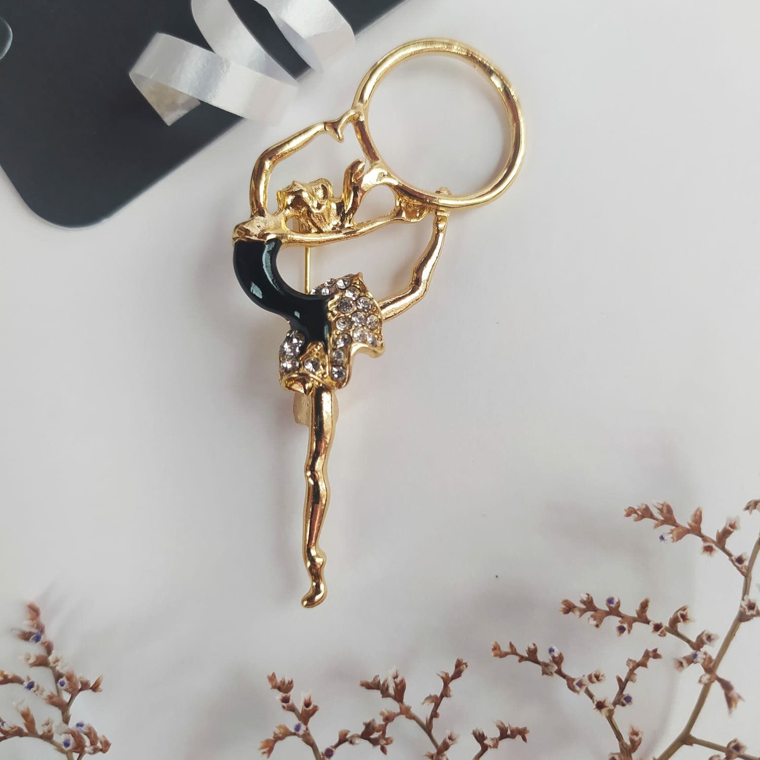 Брошь, стразы, эмаль