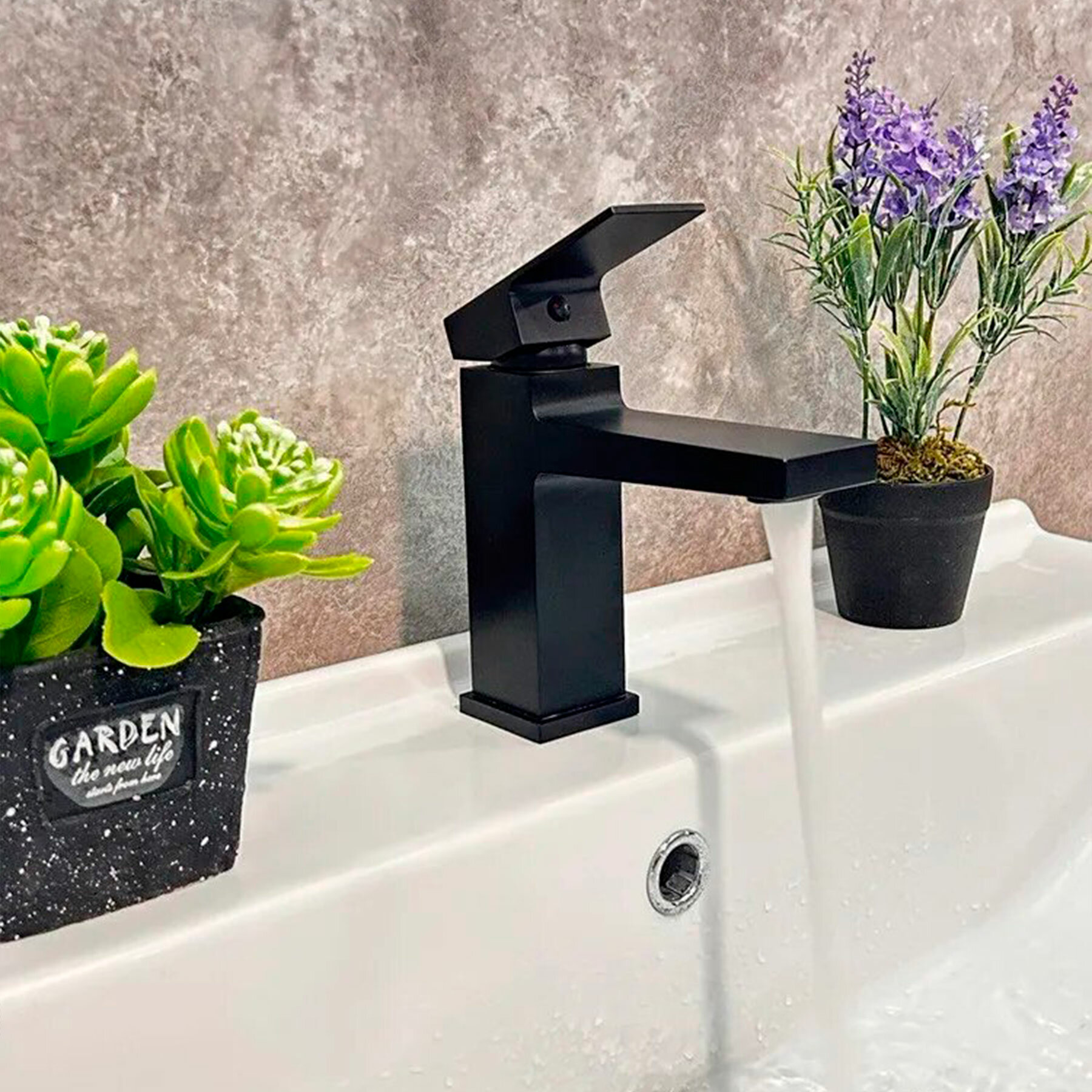 Смеситель для раковины и умывальника V393511-C цвет черный от бренда Vieir