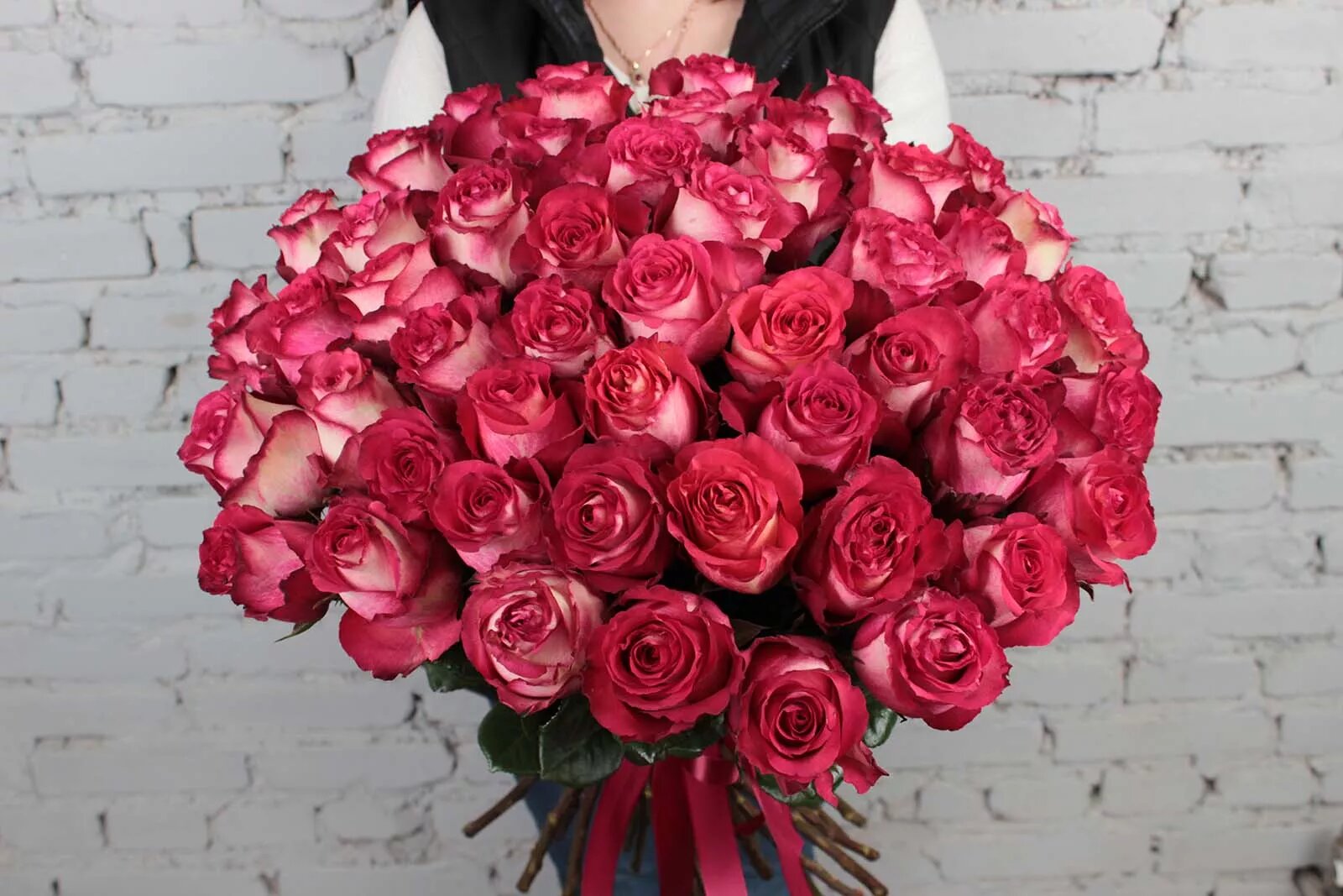 Букет 51 роза Игуазу Эквадор