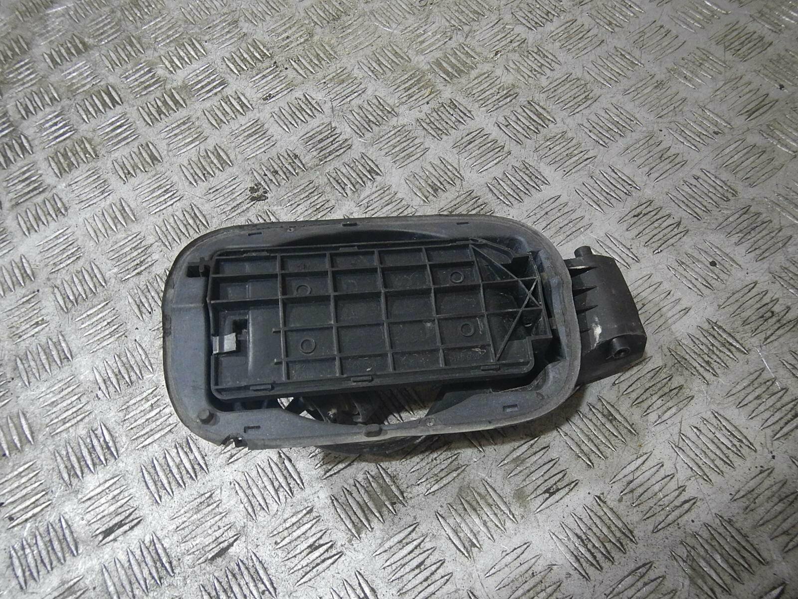 Б/У Ниша лючка бензобака, Audi (Ауди)-Q7 (4L) (05-) AUDI Q7 (4L) (05-15) Отколот кусок. 337351 VAG арт. 4L0809999A