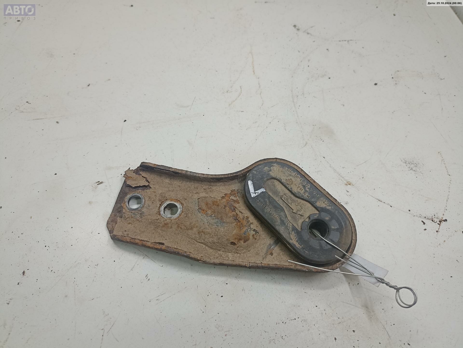 Кронштейн радиатора Opel Astra H (2004-2009)