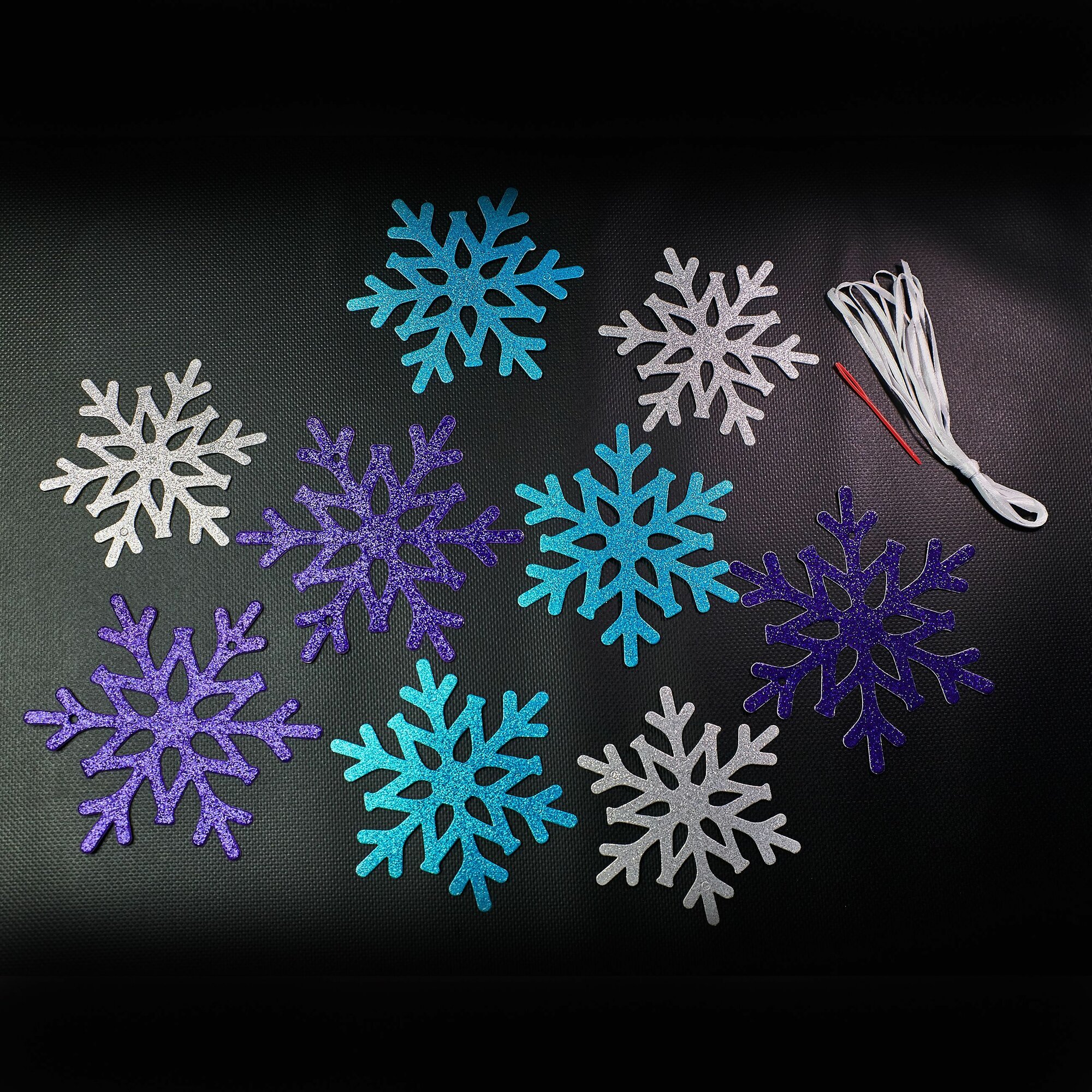 Гирлянда растяжка Снежинки с блестками на ленте