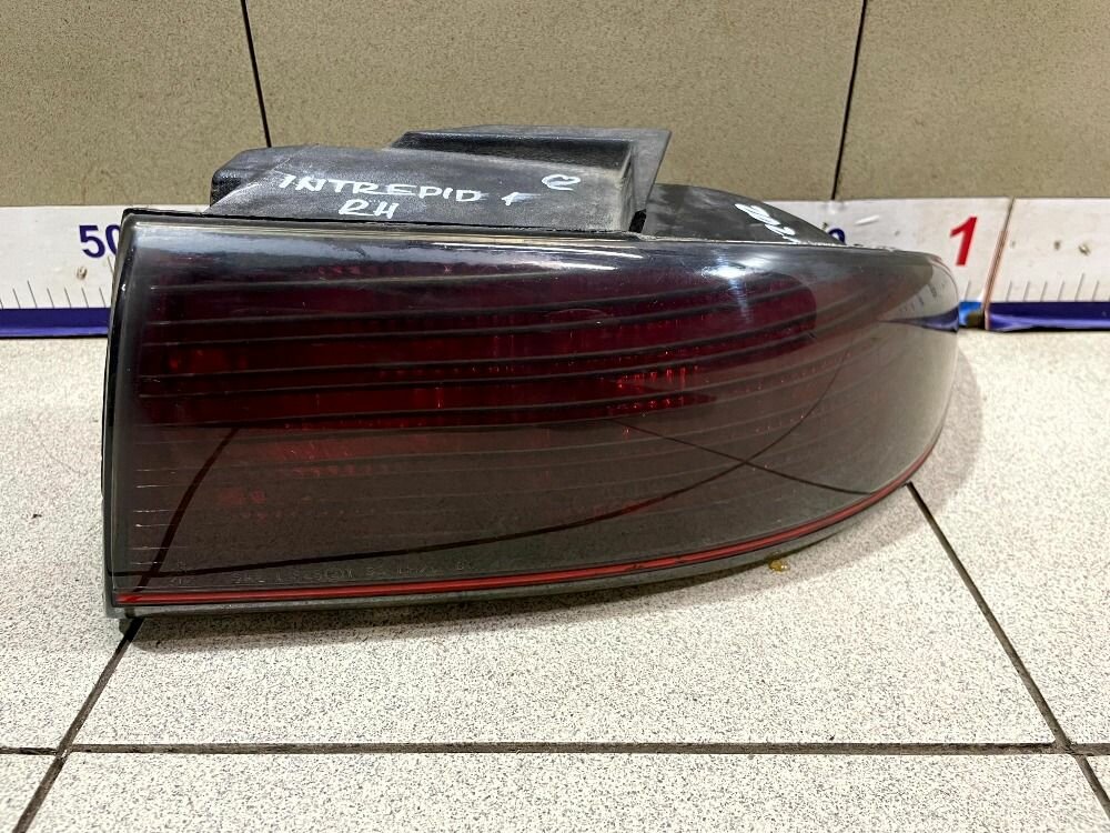 Фонарь задний правый Dodge Intrepid