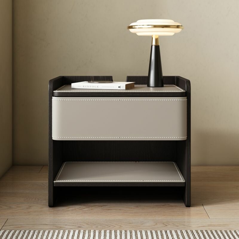 Прикроватный столик из седельной кожи