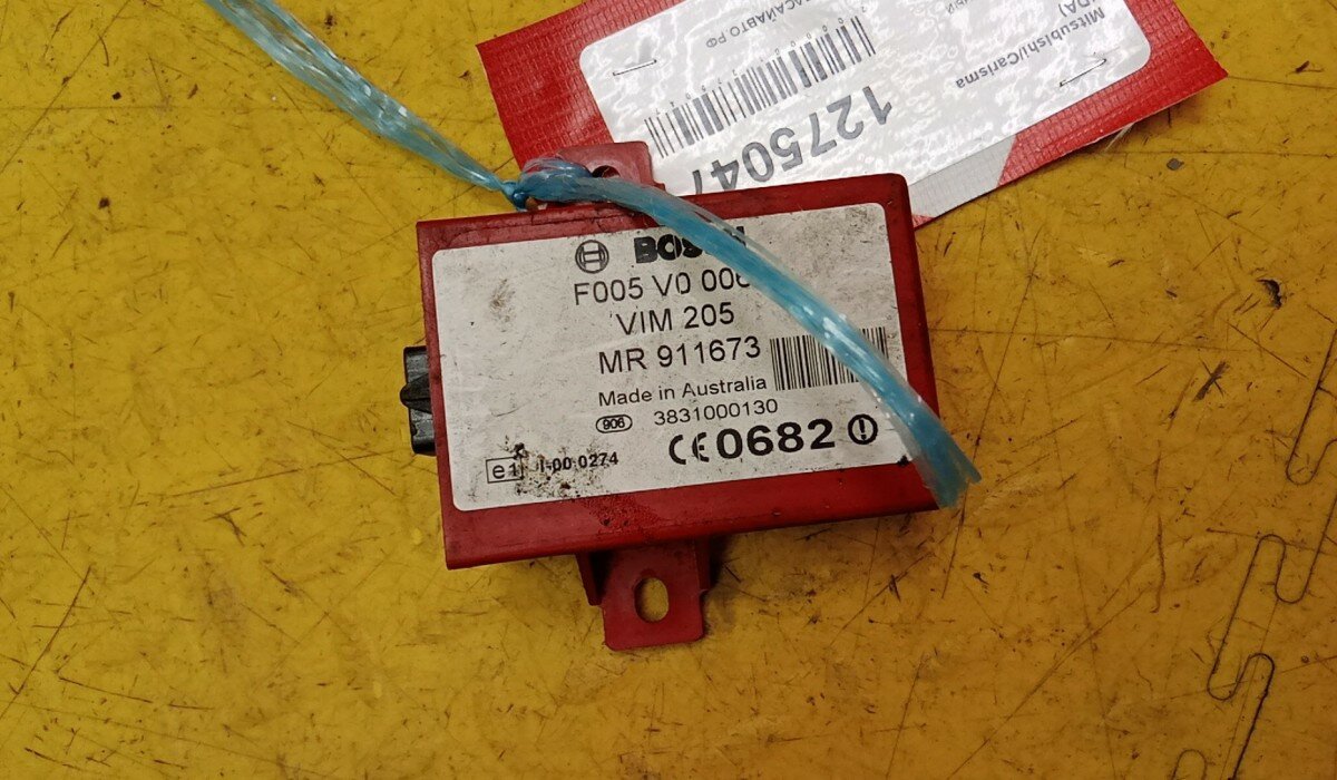 Блок электронный Carisma (DA) Mitsubishi MR911673