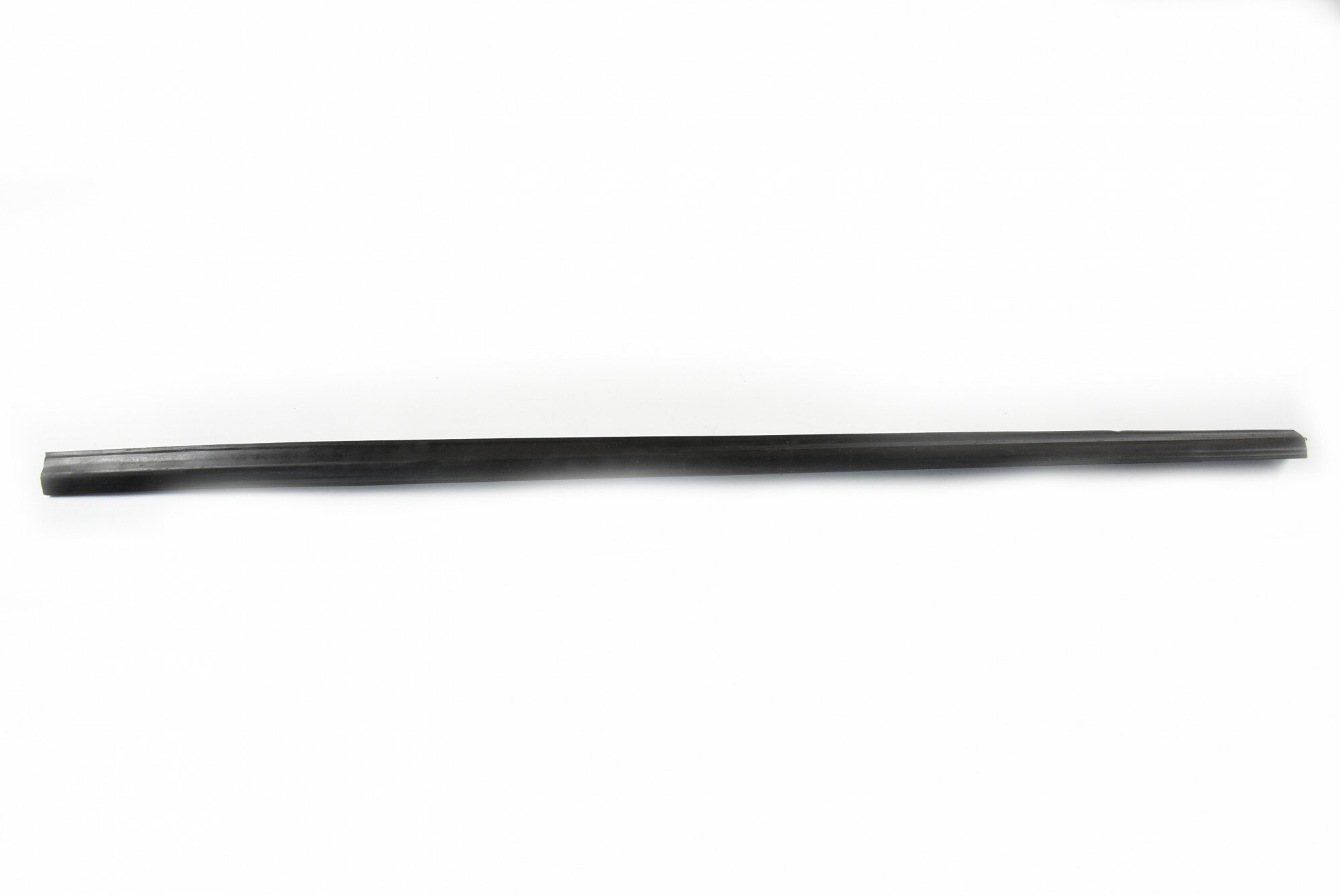 Уплотнитель стекла задней левой двери (внешний) Chery Fora