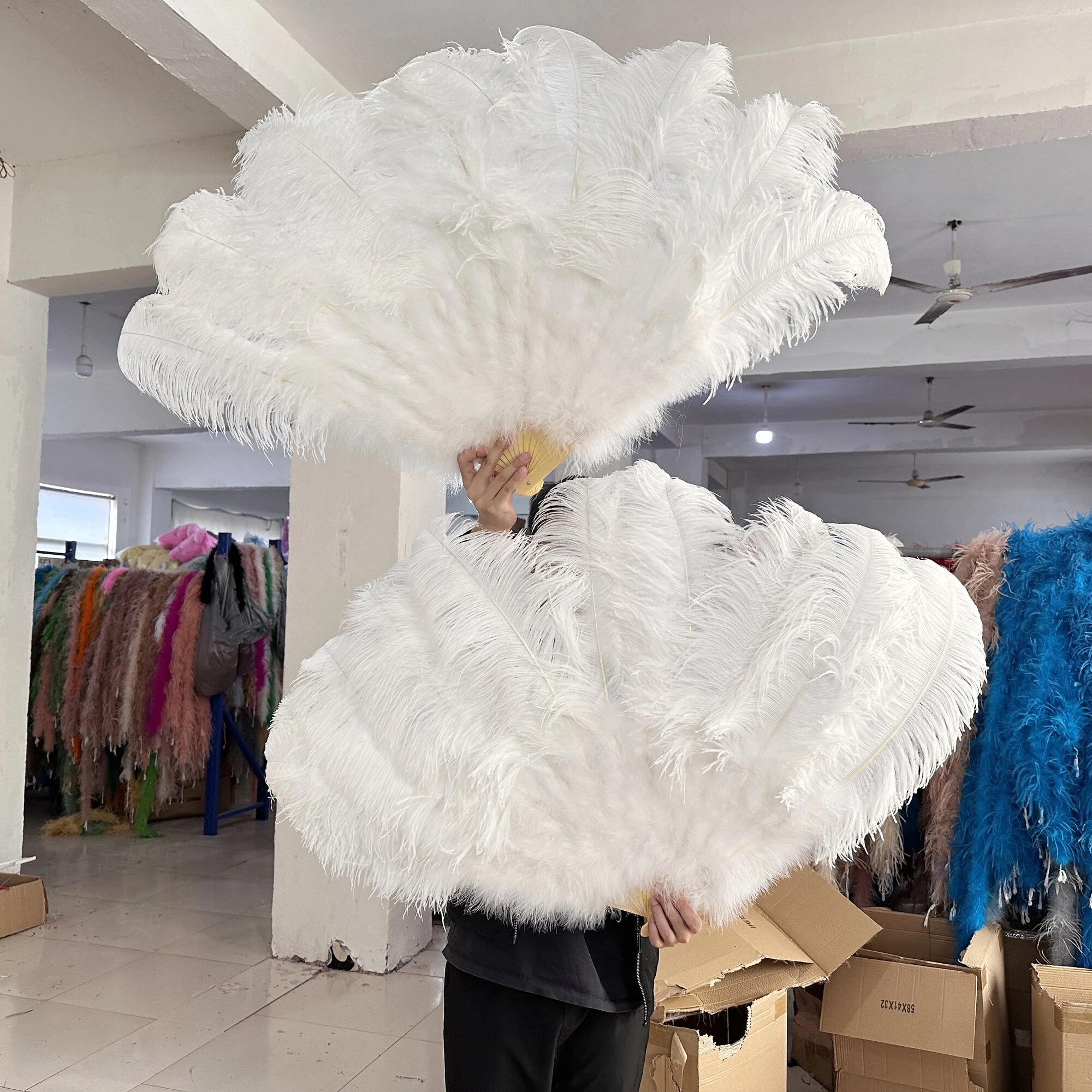 Веер из страусиных перьев Fearafts 90 см