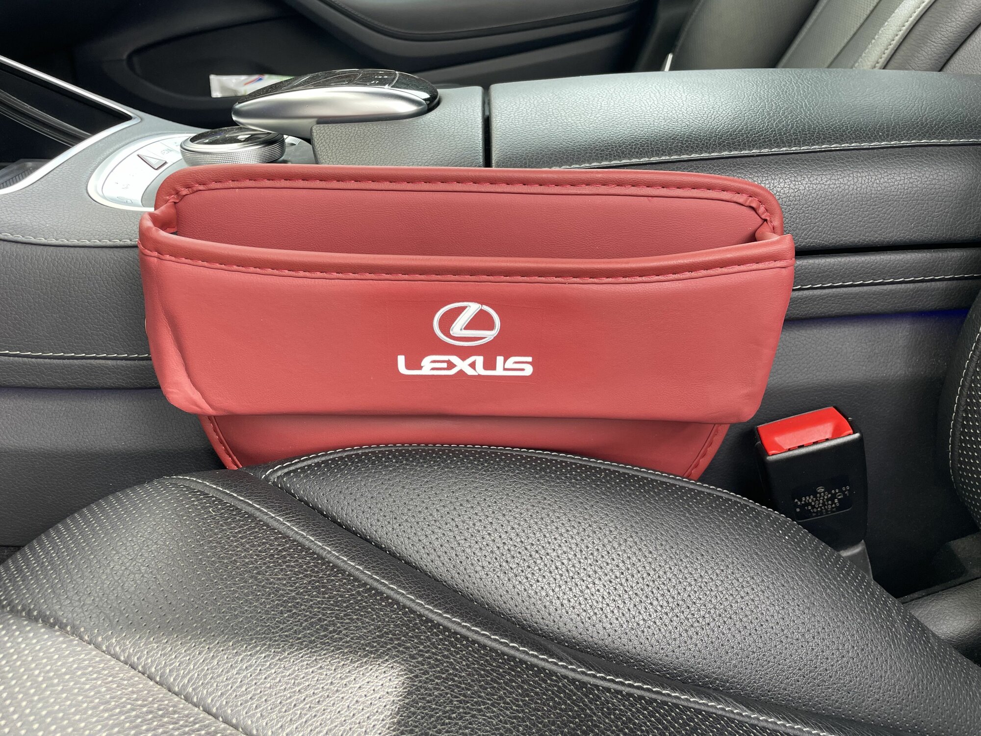 Органайзер между сидений с логотипом Lexus
