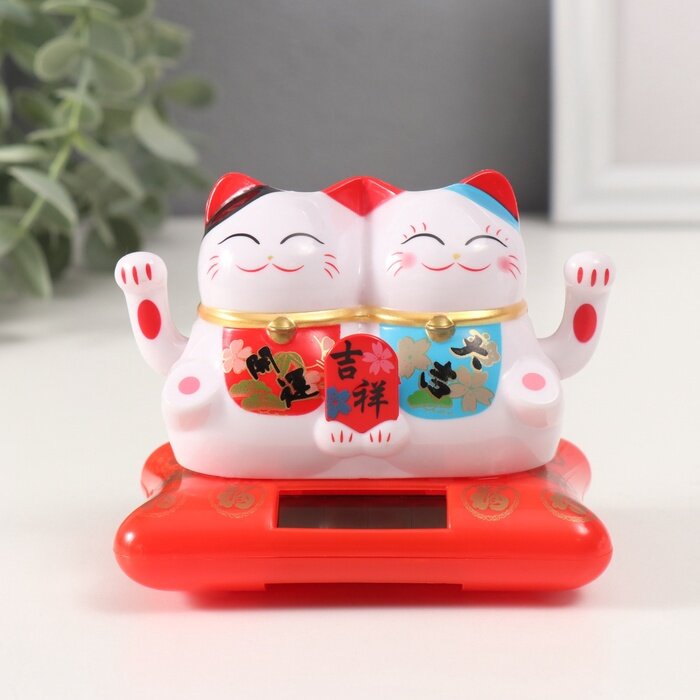 Маятник настольный антистресс «Парочка котов Манэки-нэко с пожеланием», пластик, от солнечной батареи, 6.5×8.5×5.5 см