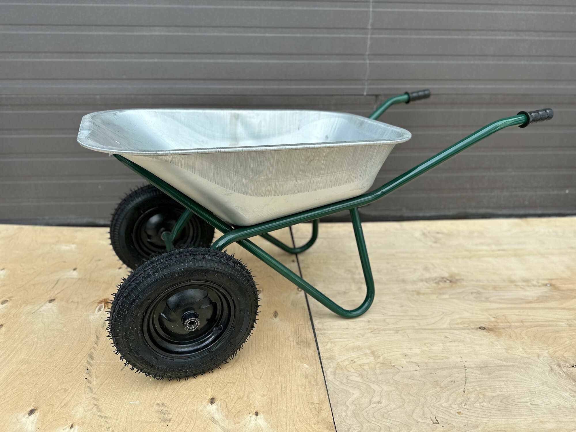 Тачка строительная двухколесная NORD PROFI 421 (110л/200кг) на усиленных нейлоновых (8PR) колесах 3.25/3.00-8