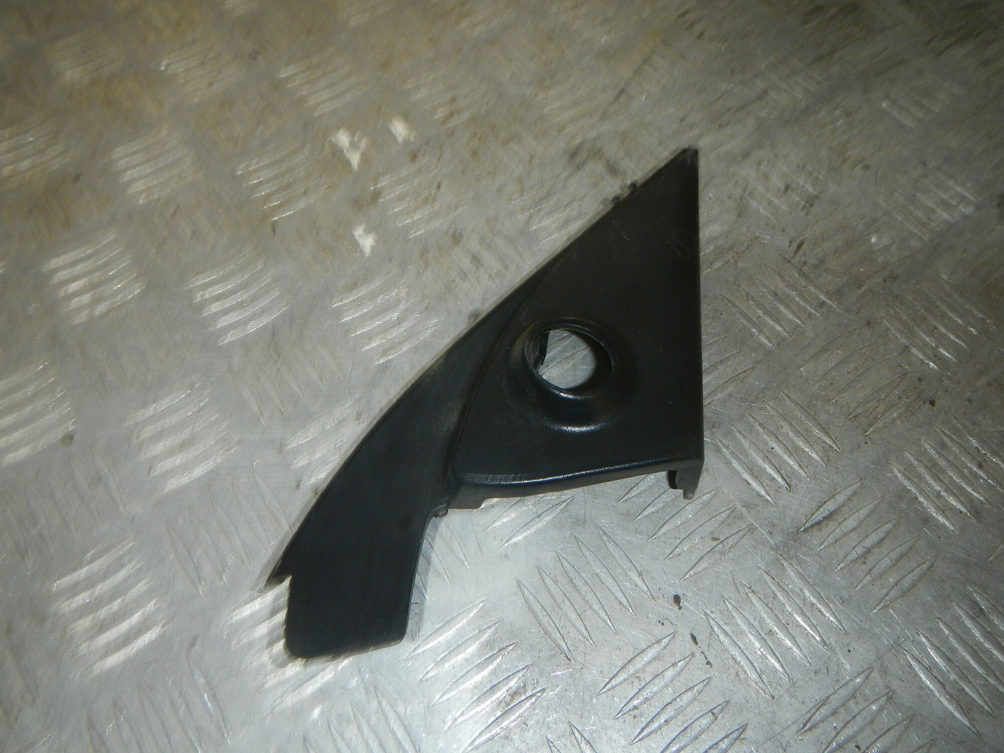 Б/У Уголок двери передней правой (внутренний), Chevrolet (Шевроле)-LACETTI (04-13) CHEVROLET LACETTI (04-13) Потертости....