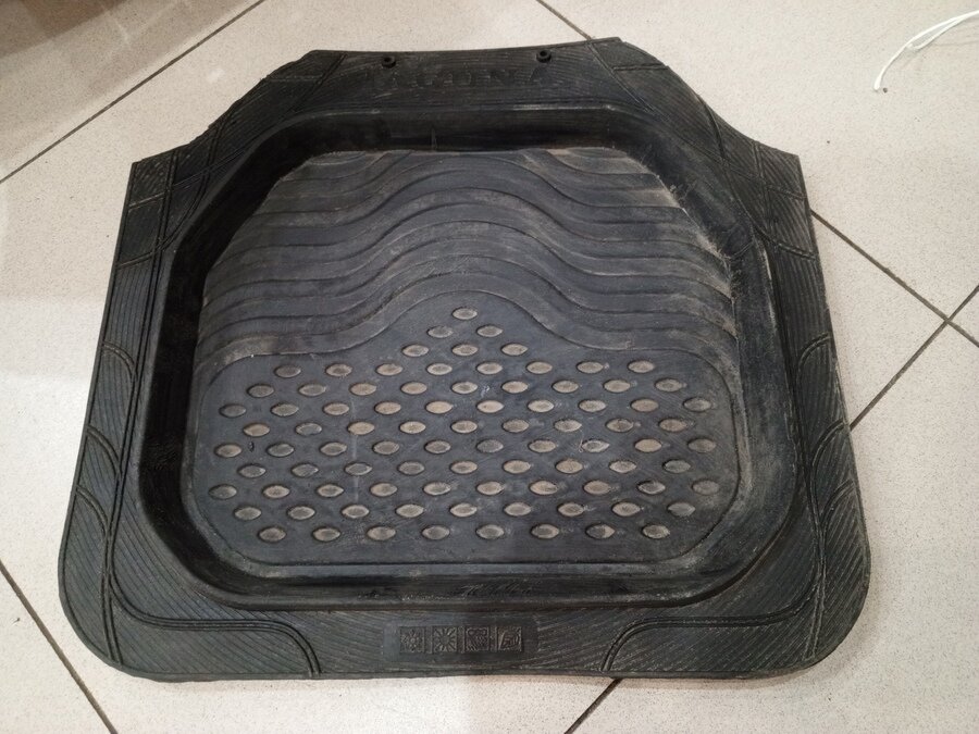 Коврик салона задний правый от Mitsubishi Pajero, Montero 2 1991-2004