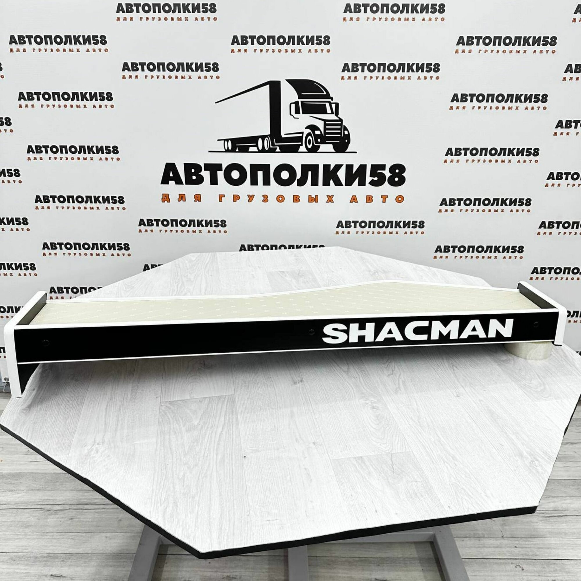 Стол полка на торпеду грузового автомобиля SHACMAN Х6000 экокожа Бежевая Автополка в кабину грузовика