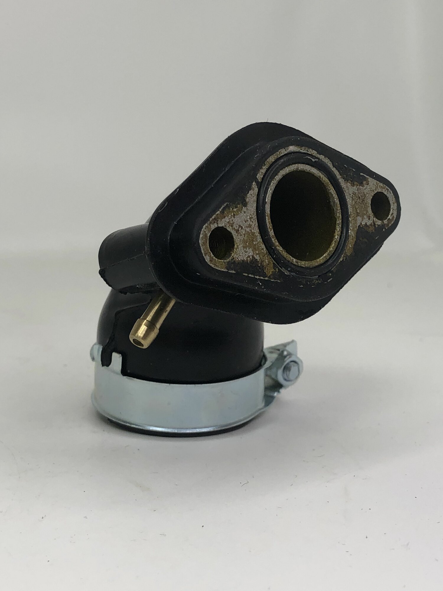 Патрубок карбюратора 139QMB 50сс (впускной коллектор)