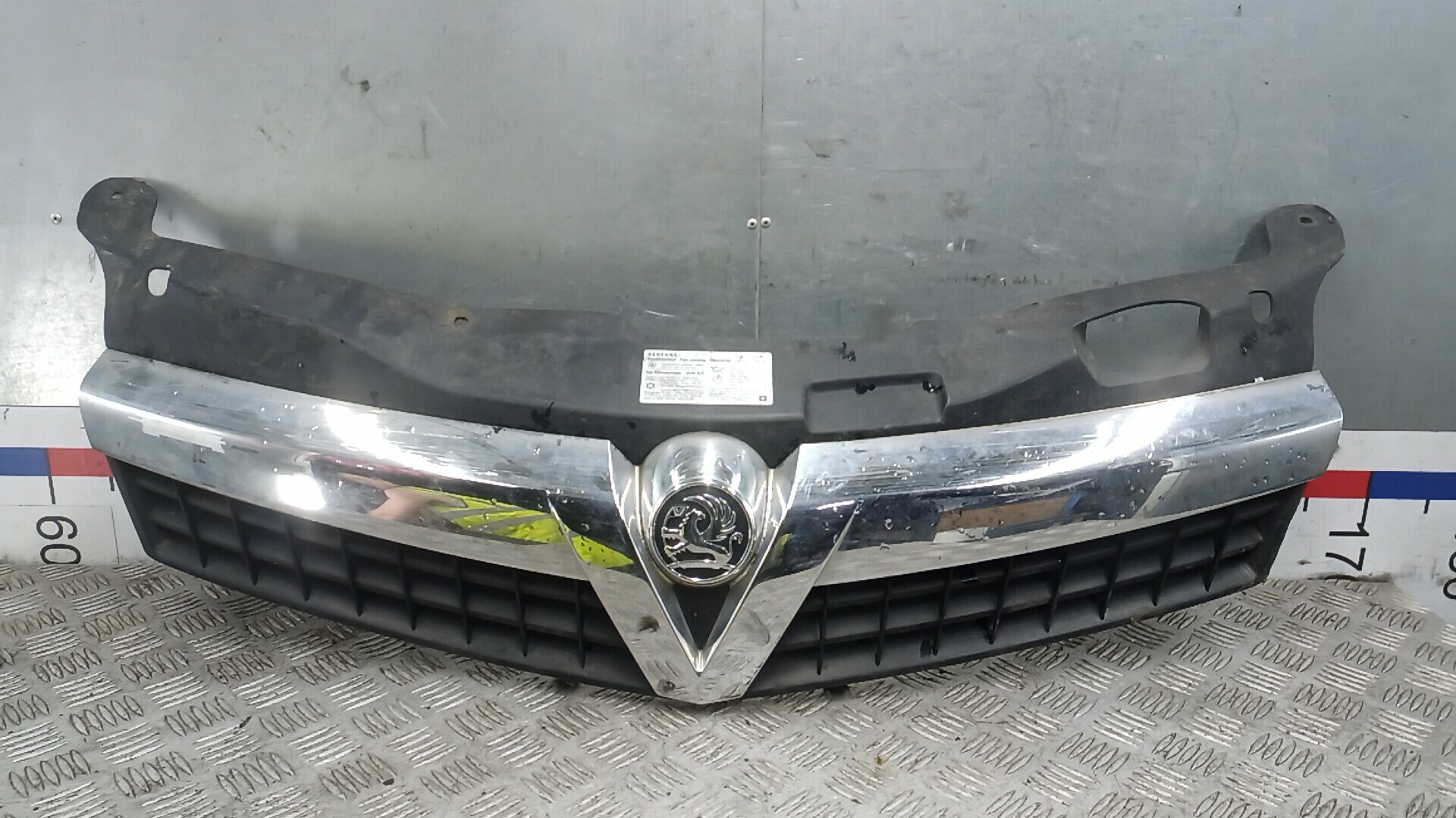 Решетка радиатора OPEL ASTRA H