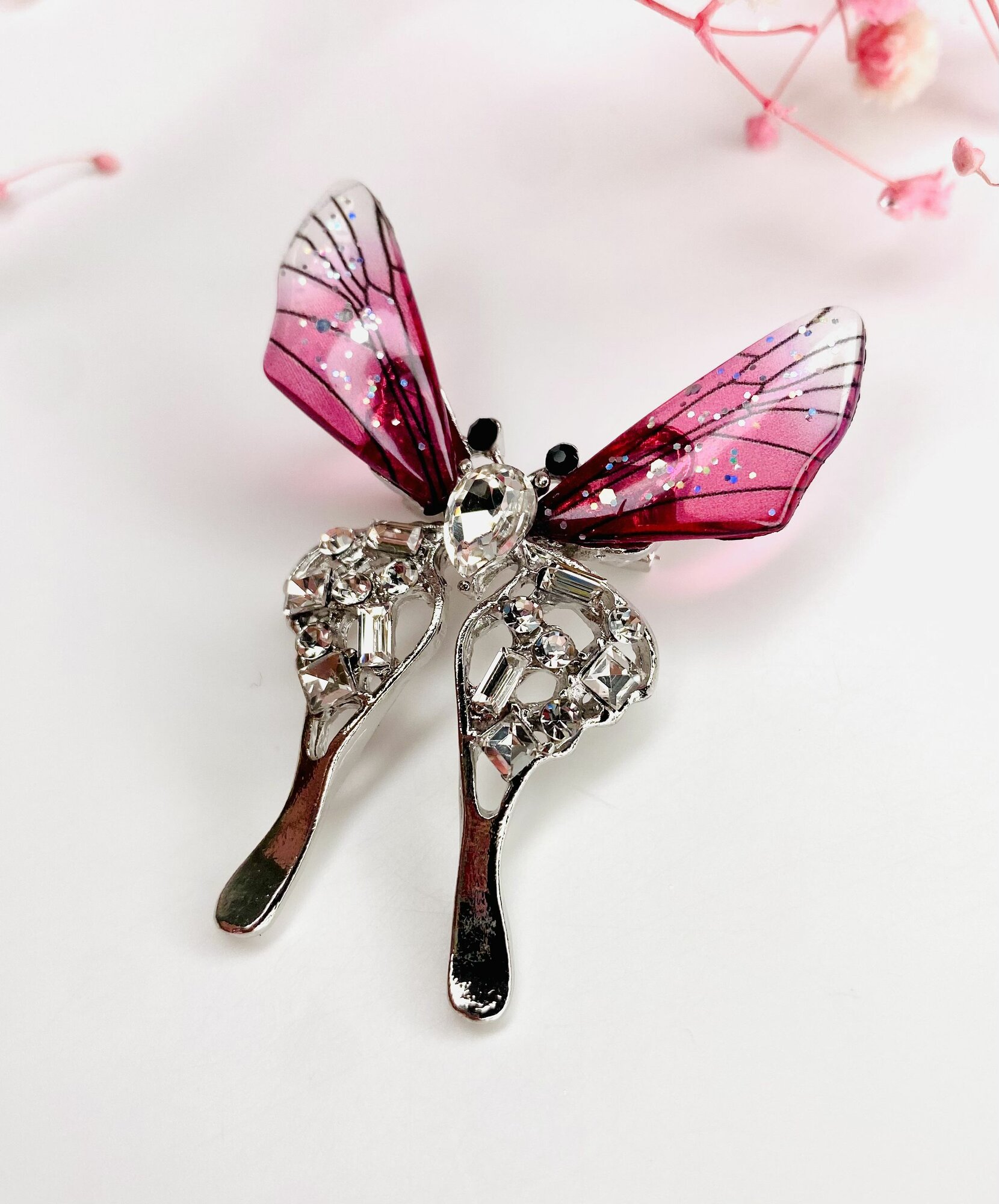 Брошь, искусственный камень, стразы, пластик