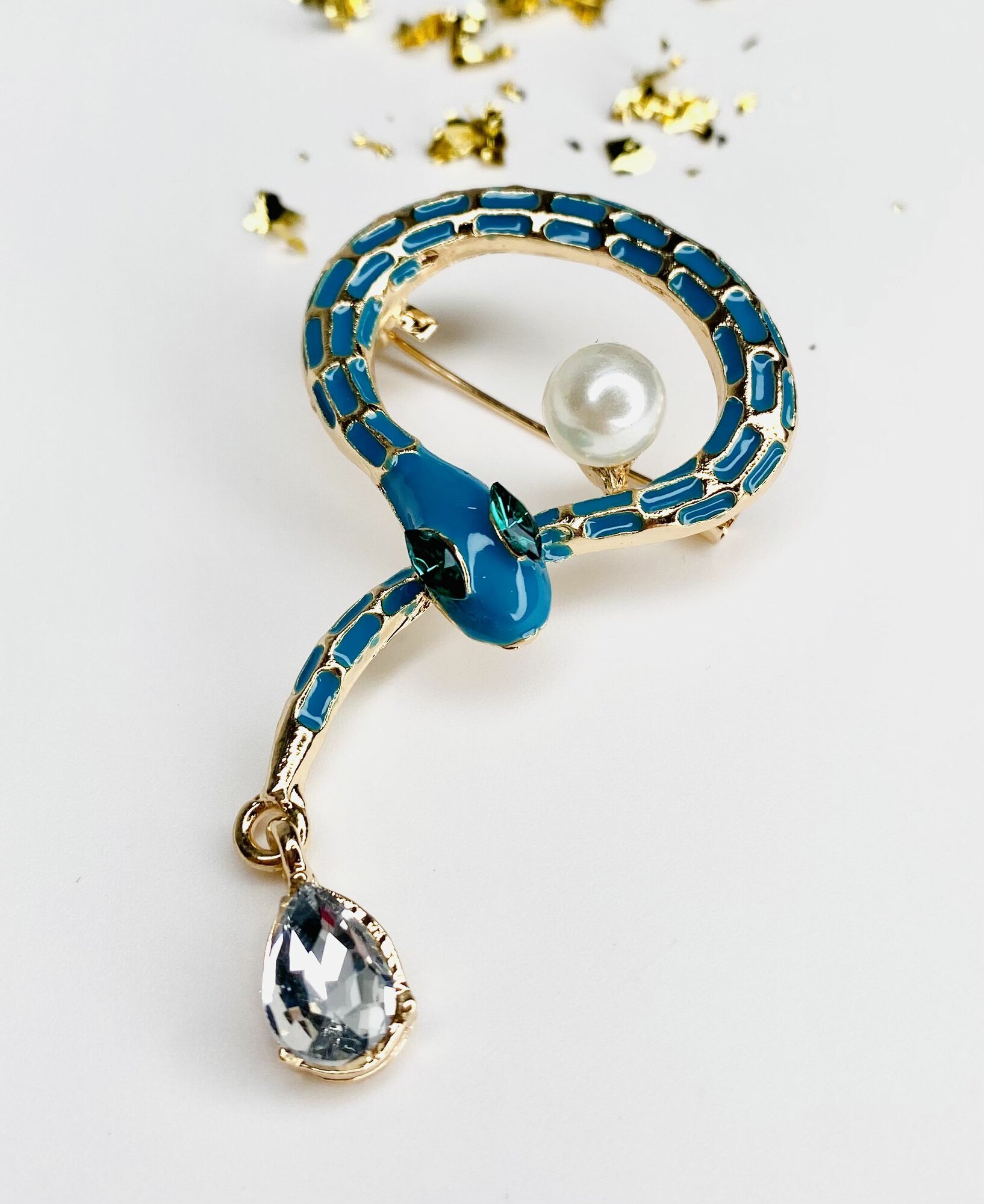 Брошь, стразы, искусственный камень