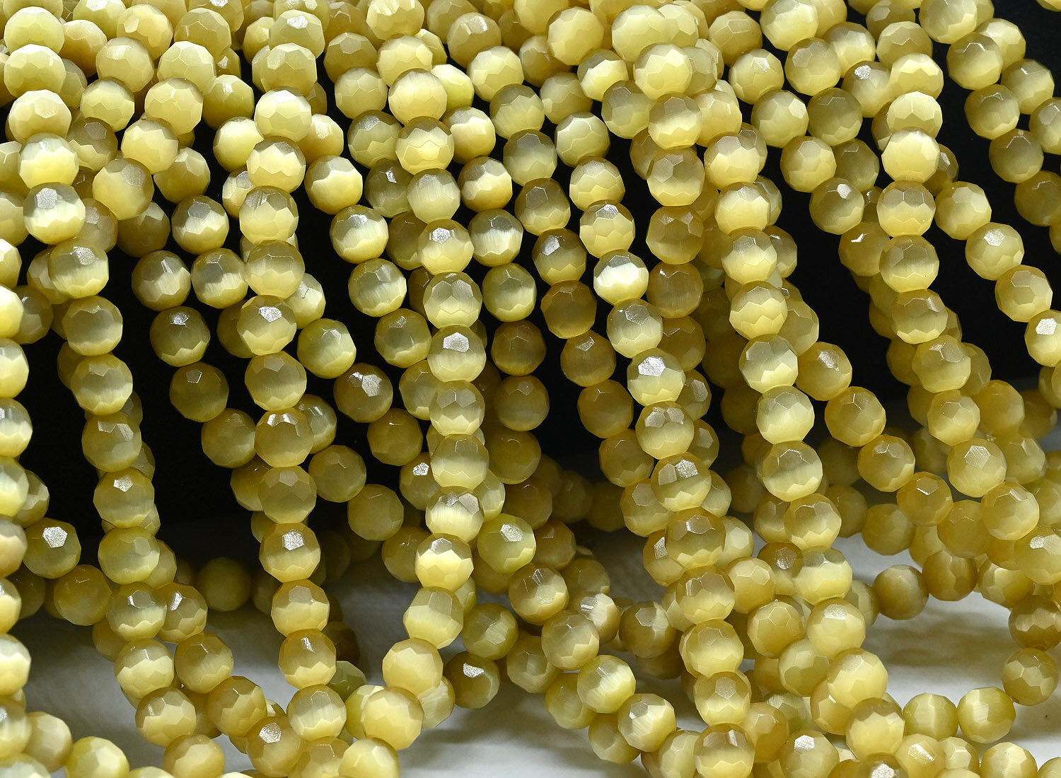 Бусины из кошачьего глаза (улексит) шарик гр.6мм цв. сепия, 40см, 70 бусин .