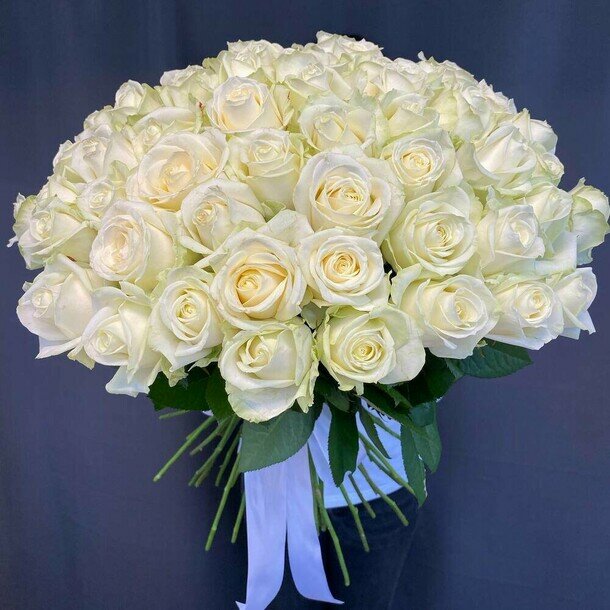 Букет Well Flowers "Круглый", белый, 60 см, 51 Роза, букет свежих цветов