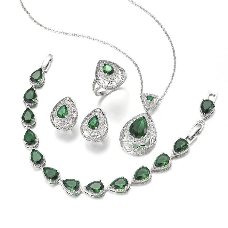 Комплект бижутерии: серьги, колье, браслет, циркон