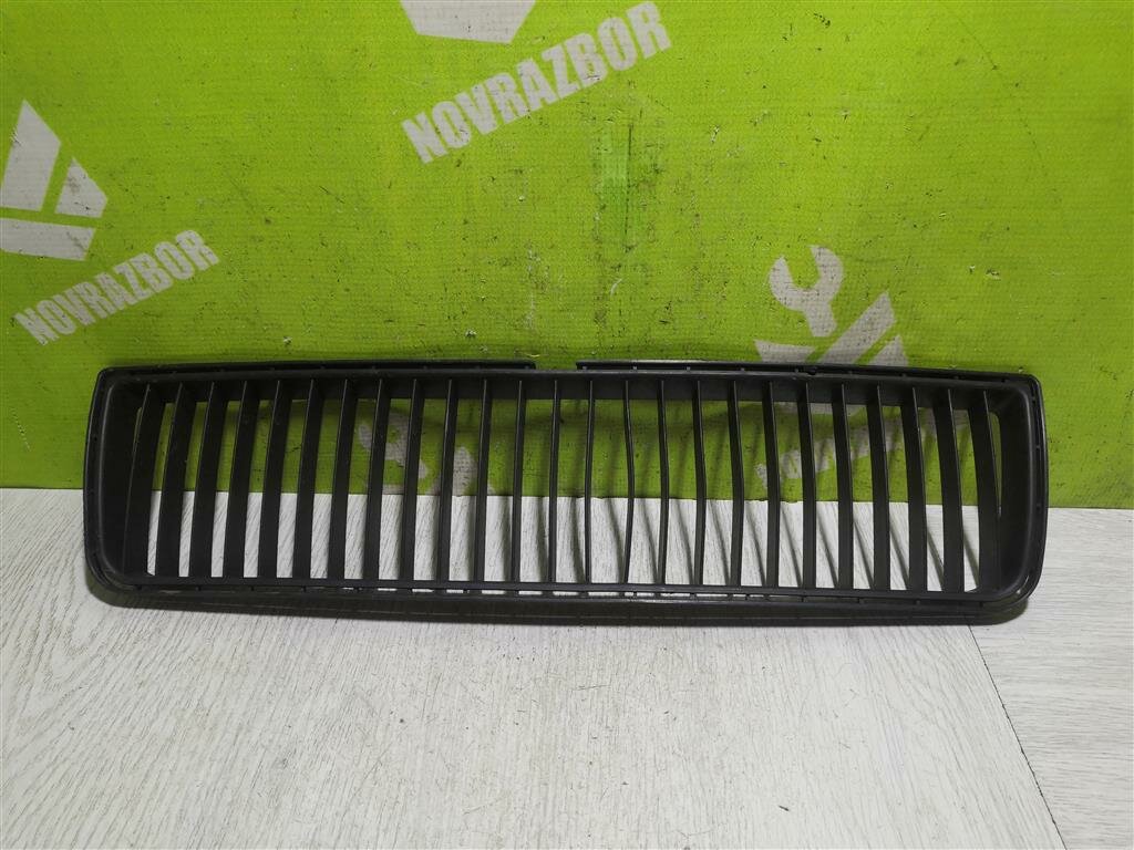 Решетка в бампер центральная Skoda Octavia A4 1U 2000-2011