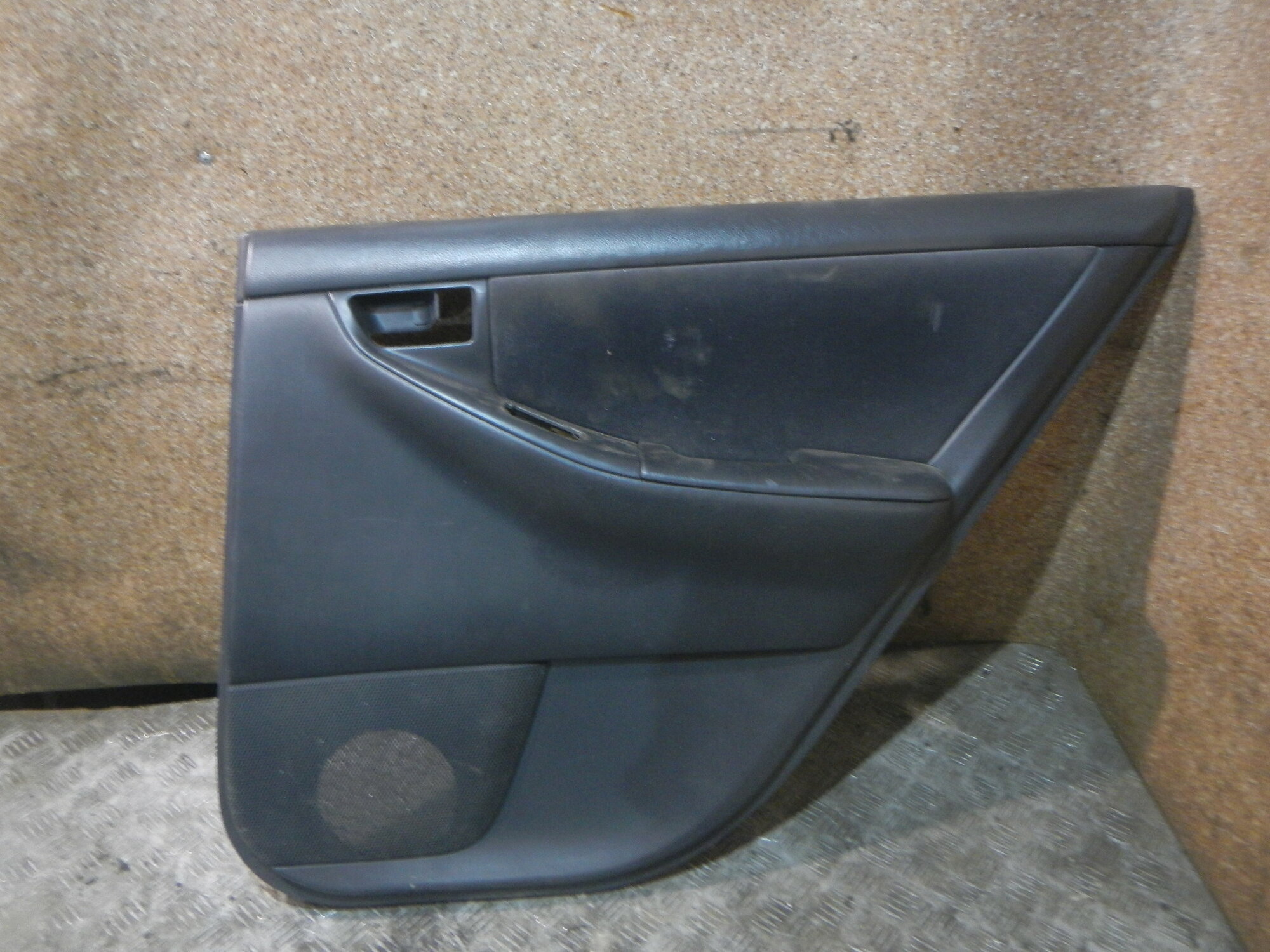 Б/У Обшивка двери задней правой, Toyota (Тойота)-COROLLA 120 (01-06) TOYOTA COROLLA 120 (01-06) Седан,электро с/п. Царапи...