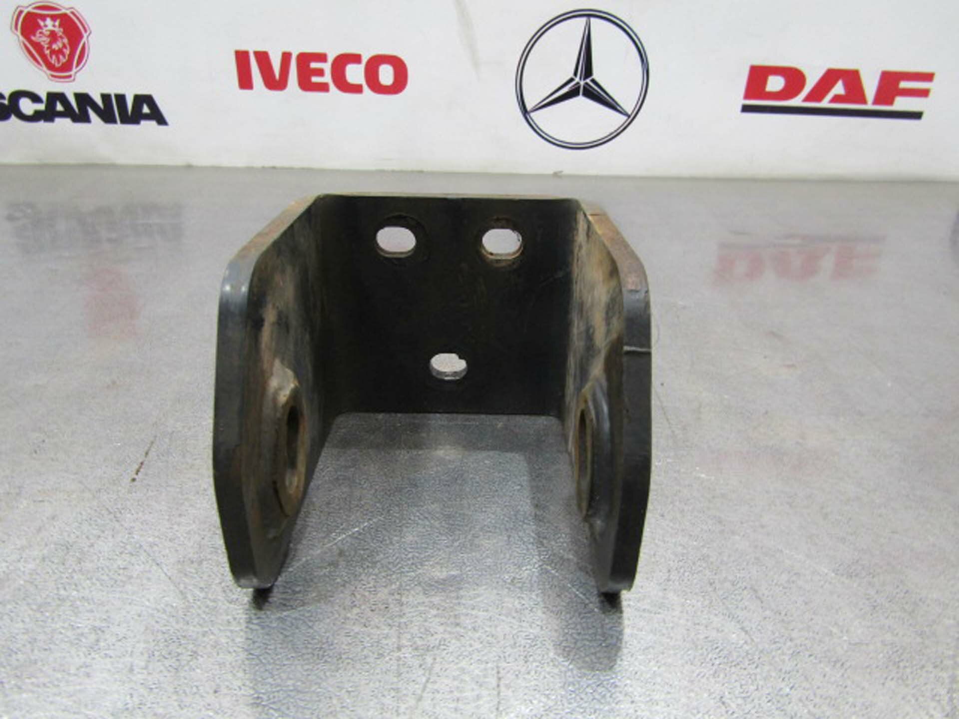 Кронштейн рессоры параболической КПП Iveco Trakker