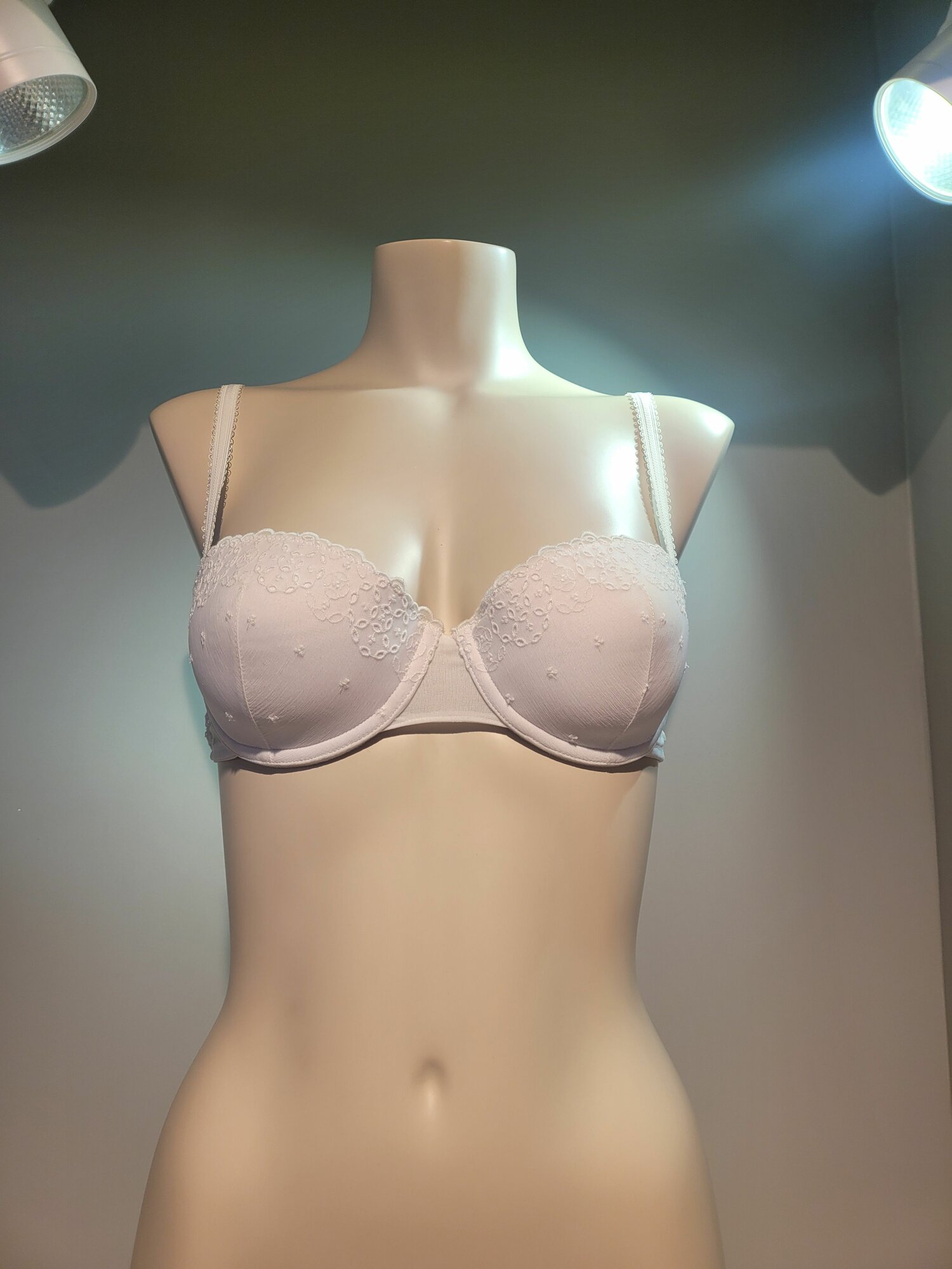 Бюстгальтер-невидимка