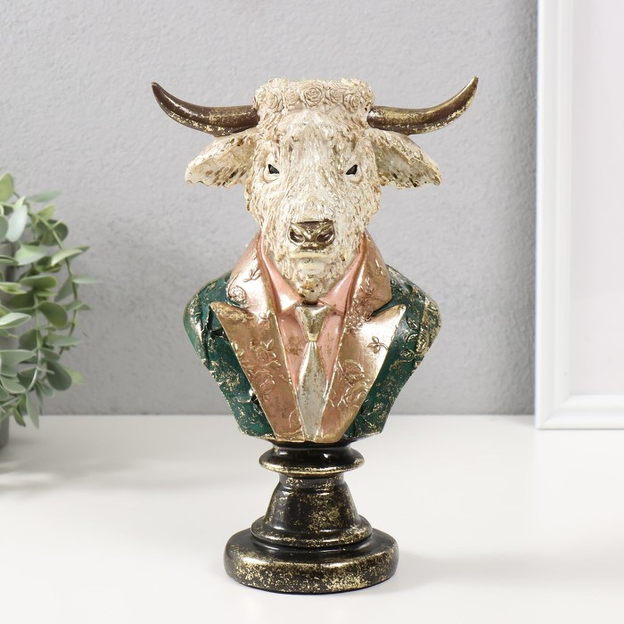 Фигурка полистоун бюст «Белый бизон в пиджаке с галстуком», 16×11.5×25 см