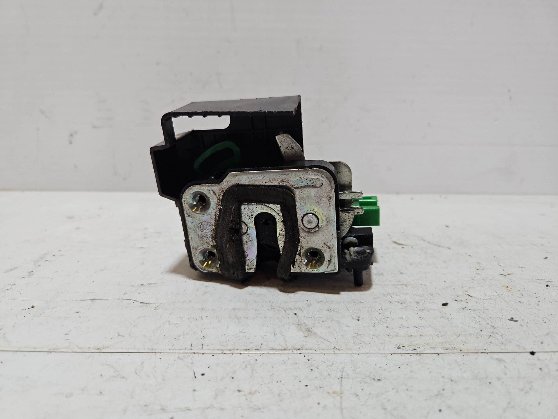 Замок двери задней правой Hyundai Solaris 2012