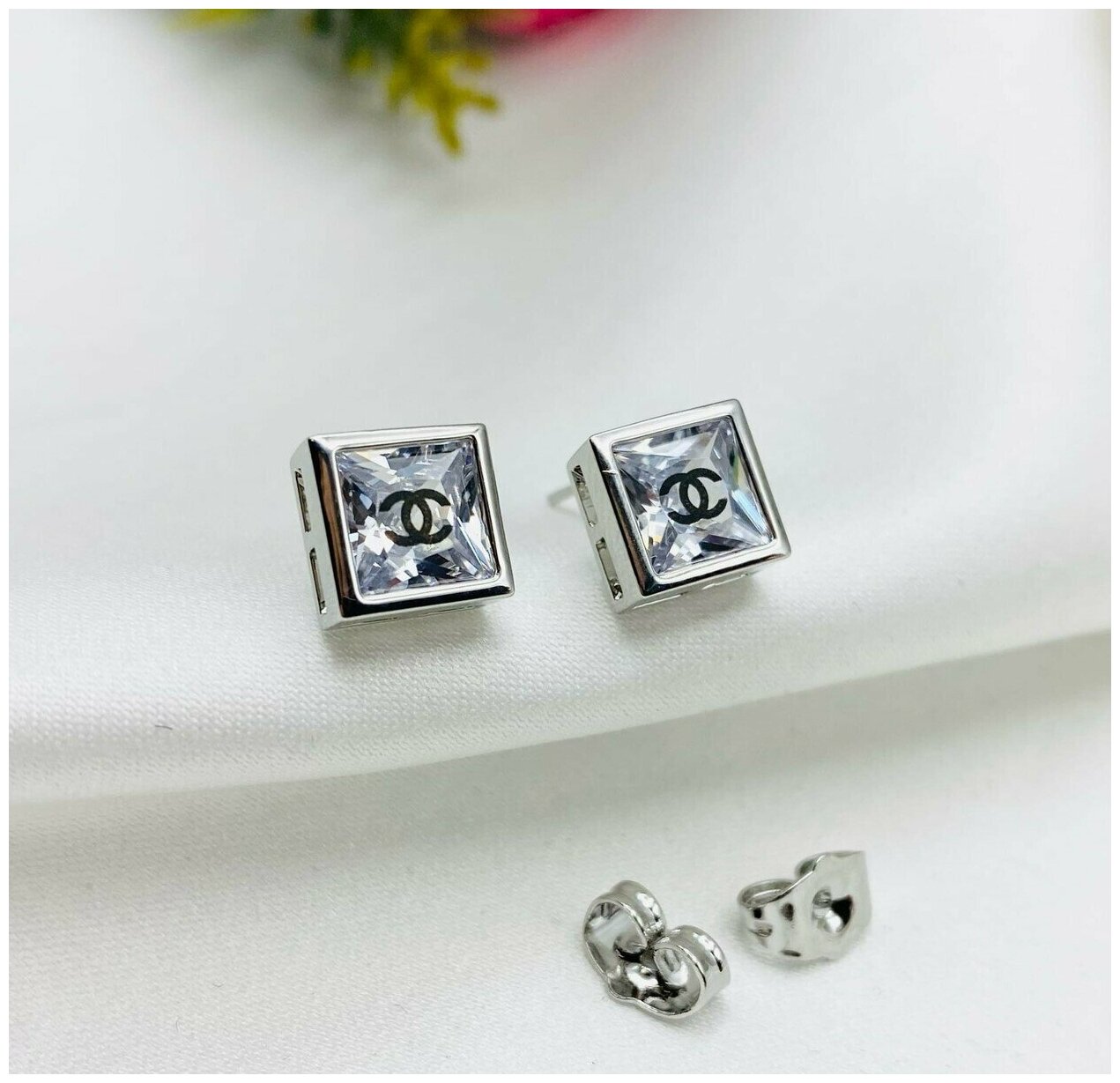 Серьги пусеты, искусственный камень