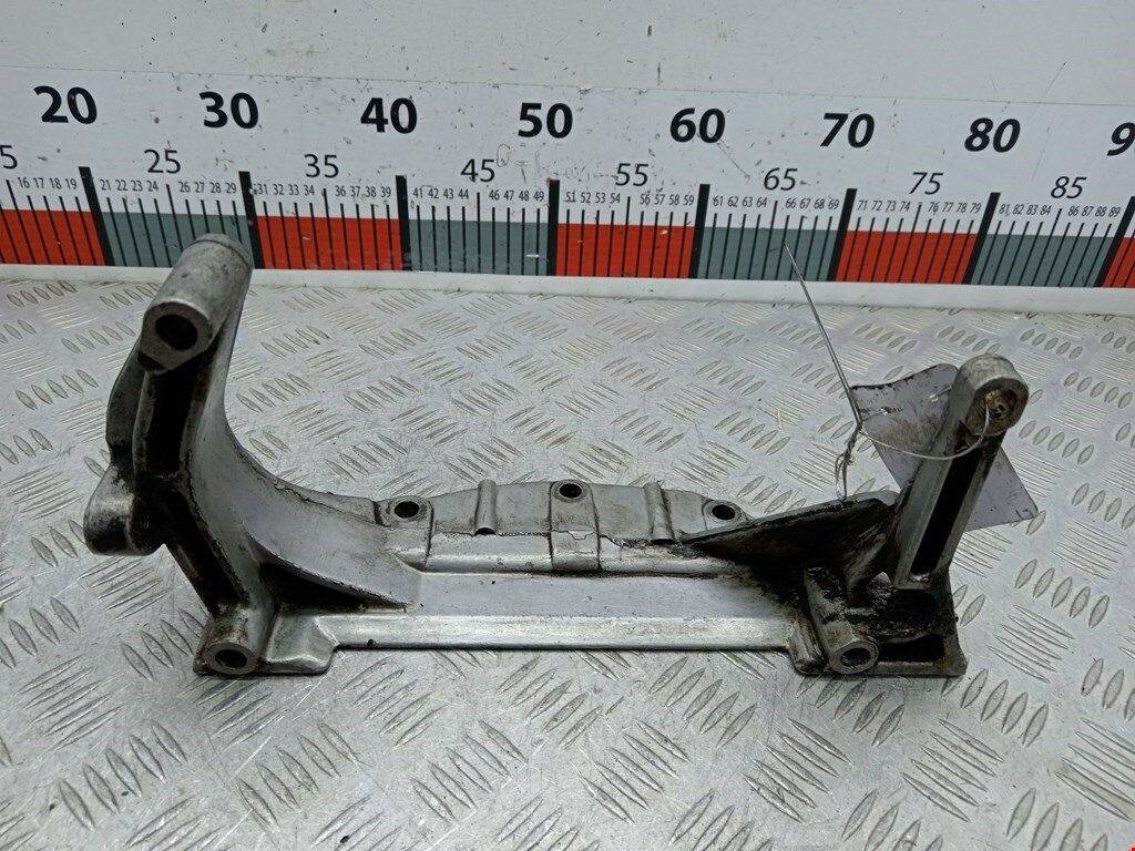 Кронштейн (крепление лапа) двигателя Audi A4 B5 050199307 арт. 2086777