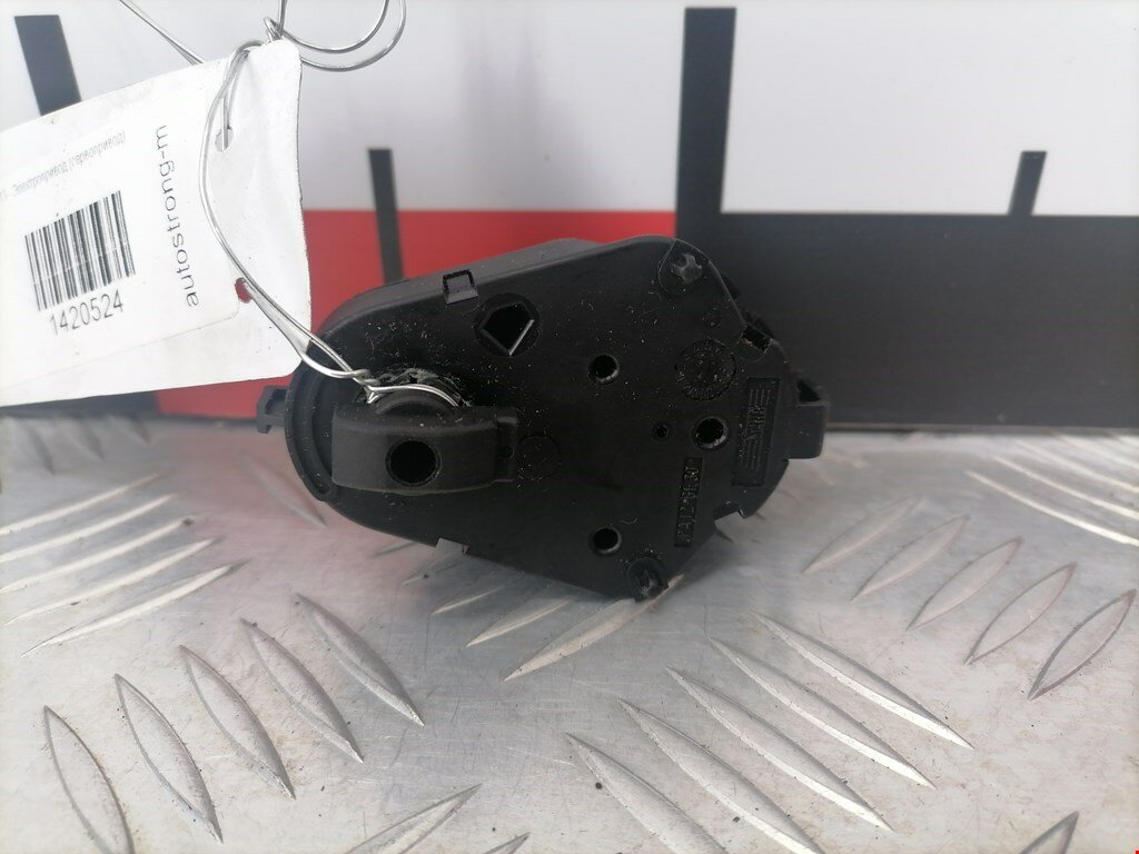 Сервопривод (электропривод моторчик привода) заслонки печки BMW 7-Series (E65/E66) 64116935079 арт. 1420524