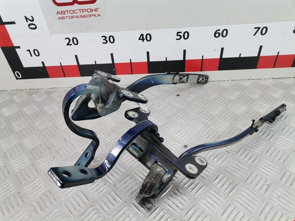 Петля крышки (двери) багажника Volkswagen Touareg 1 8E9827300F арт. 1818867