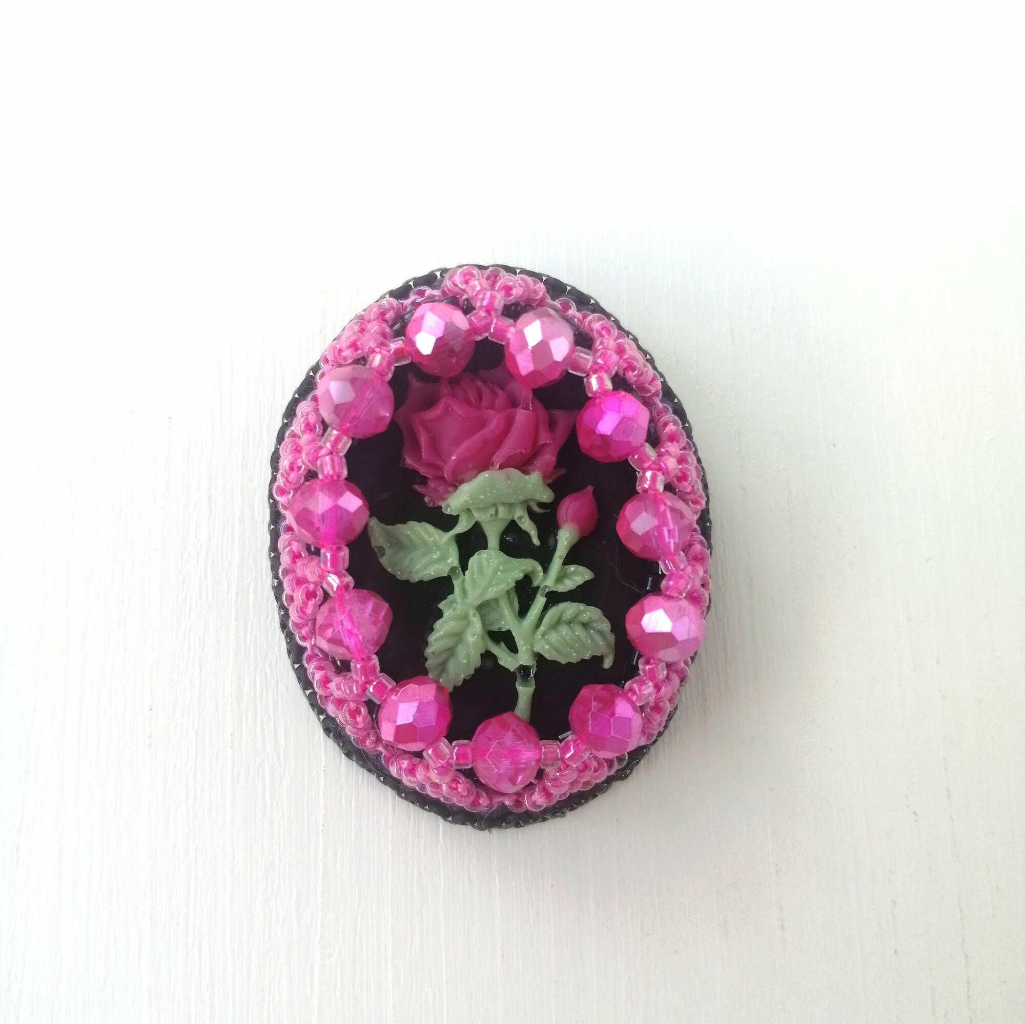 Брошь, бисер