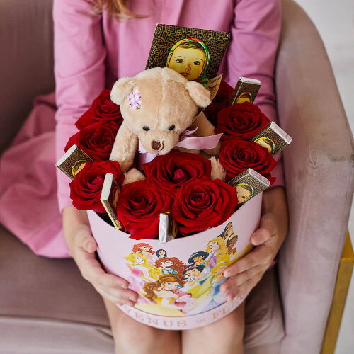 Букет Venus in Fleurs №59 "Детский", с игрушкой, роза, красный, 11 цветов — фото 1