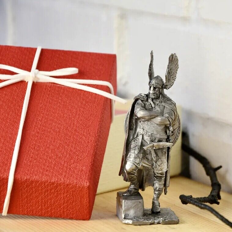 Оловянная фигурка Викинг Торунн 90 мм масштаб (11 см высота)