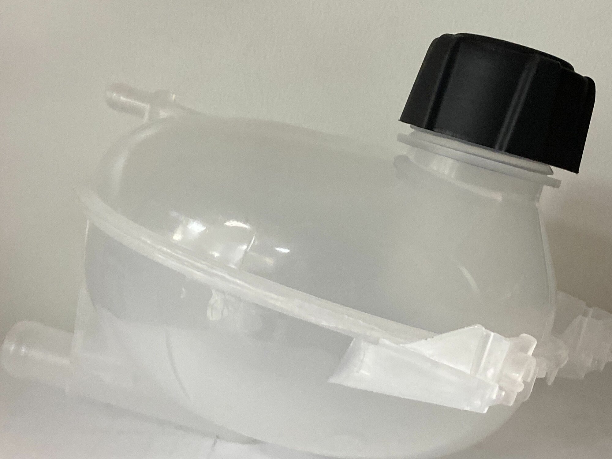 Бачок расширительный для Рено Kaptur Logan 2 Sandero 2 с крышкой